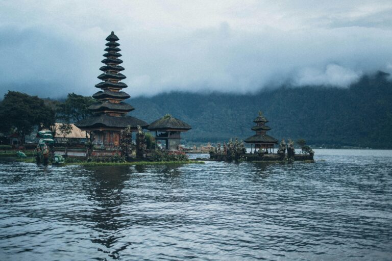Discovering the Ulun Danu Beratan Temple: A Visitor's Guide to Bali's ...